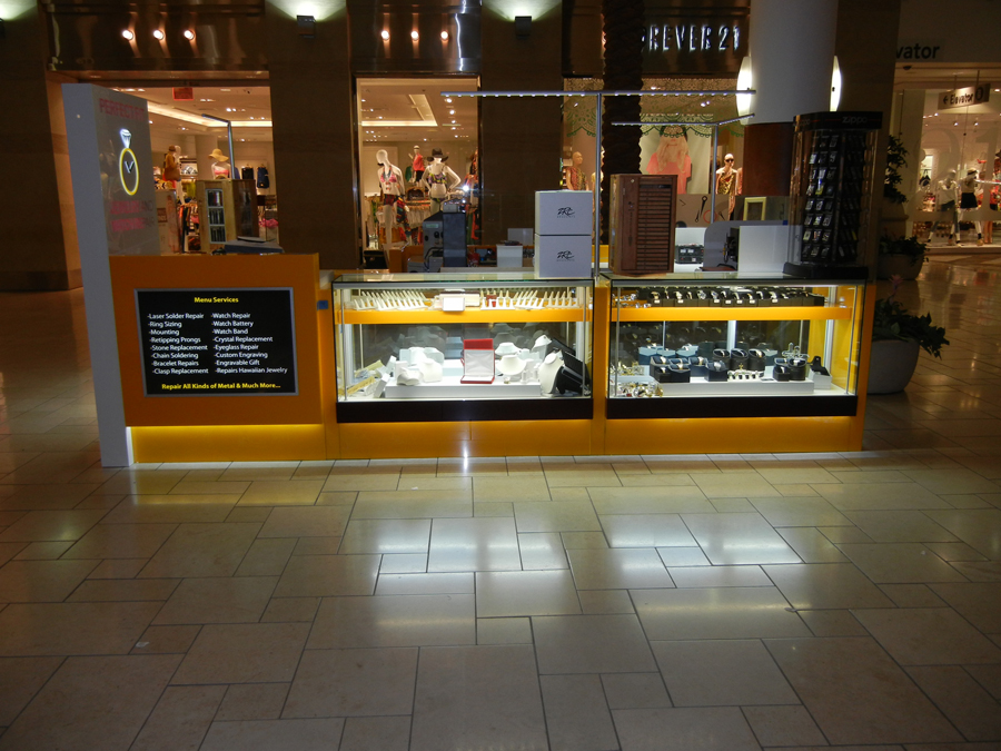 Jewelry Mall Kiosk Displays for Kaylas Body Jewelry, Absolute Watch ...