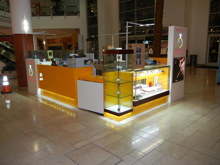 Jewelry Mall Kiosk Displays for Kaylas Body Jewelry, Absolute Watch ...
